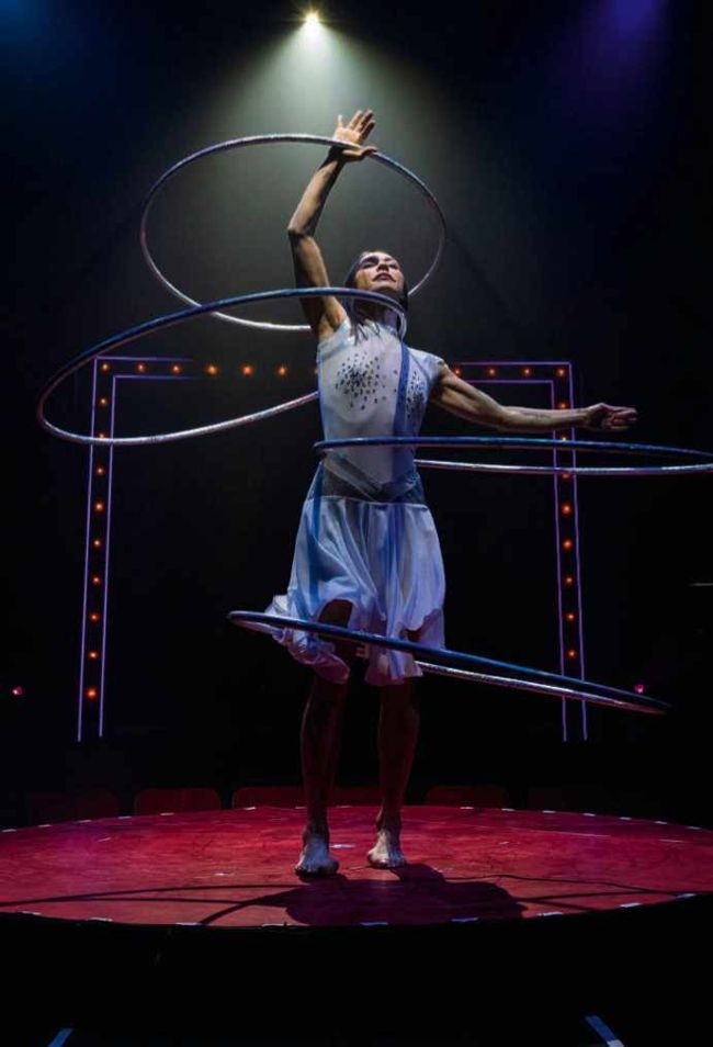 HOW DO HULA HOOPS STAY UP? | BBC Science Focus Magazine November 2025