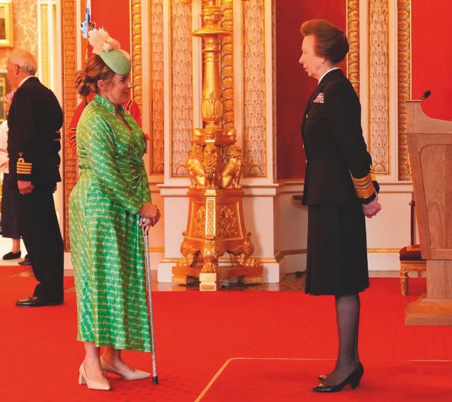 JAY BLADES ENJOYS CRAFTY CONVERSATION WITH CHARLES AS FAMOUS FACES ARE ...