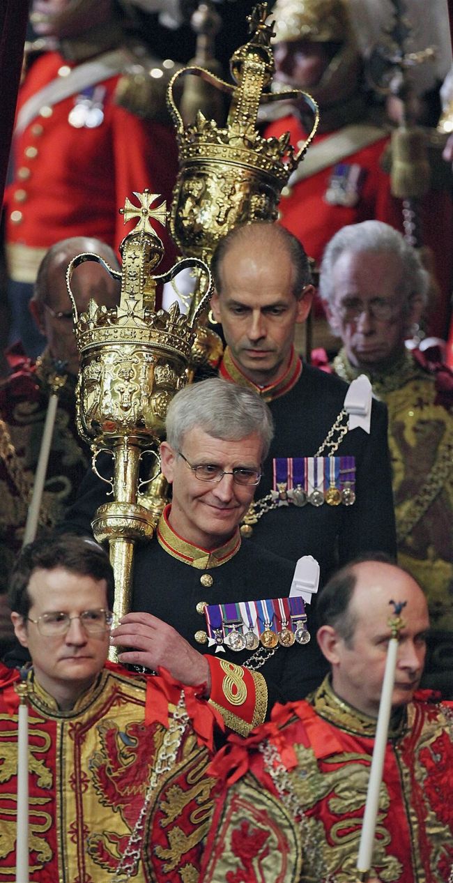 THE CROWN JEWELS — THE FASCINATING HISTORY AND SYMBOLISM BEHIND THE ...