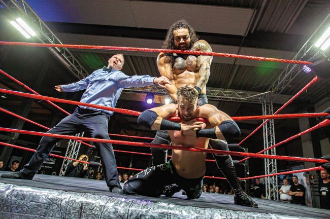 GRÖßTER WRESTLER DER WELT SIEGREICH IM DEBÜTKAMPF! | Power-Wrestling 7/2022