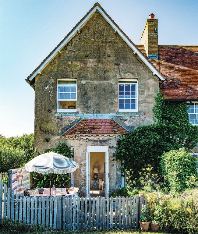 Perfect English: Small and Beautiful | Cottages and Bungalows 2025-09 ...