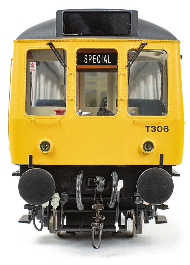 Heljan BR Class 117 three-car DMU | Model Rail December 2025