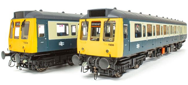 Heljan BR Class 117 three-car DMU | Model Rail December 2025