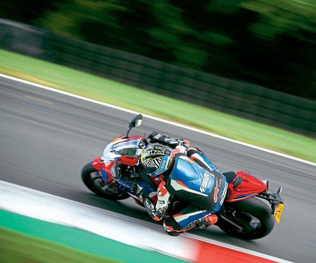 HONDA CBR1000RR-R FIREBLADE SP | Fast Bikes January 2026