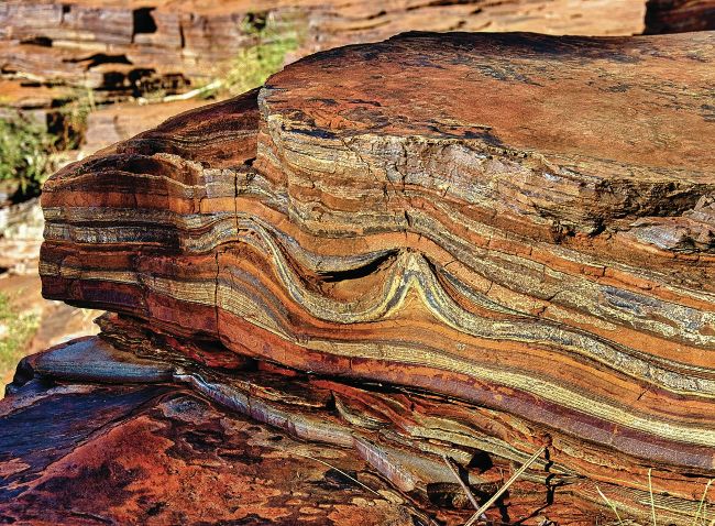 An Iron Deposit of a Whole New Scale | Rock&Gem Magazine 2025-08 (Aug)