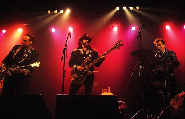 THE STRAY CAT | Classic Rock October 2025