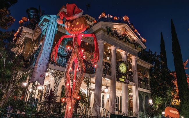HAUNTED MANSIONS AROUND THE WORLD | WDW Magazine ATTRACTION SPECIAL ...
