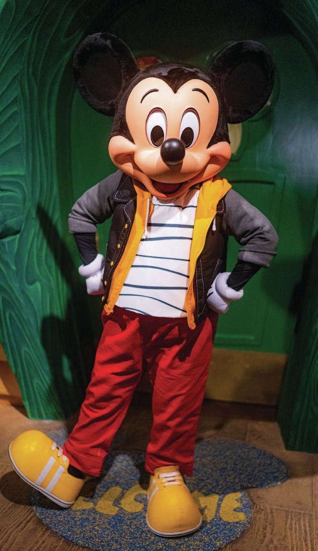 Character Spotting | WDW Magazine DLR Magazine Spring 2026